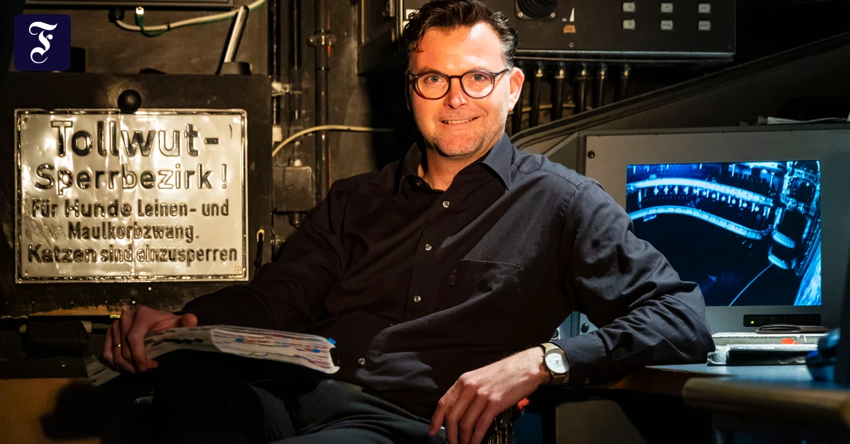 Staatstheater Wiesbaden: Kenneth Pettitt hält als Inspizient die Bühne ...