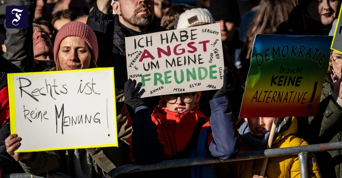 Heute in Rhein-Main: In der Halle Jubel, auf der Straße Protest | FAZ