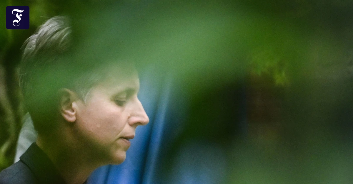 Kathleen Stocks Auftritt in Oxford trotz Trans-Protesten | FAZ