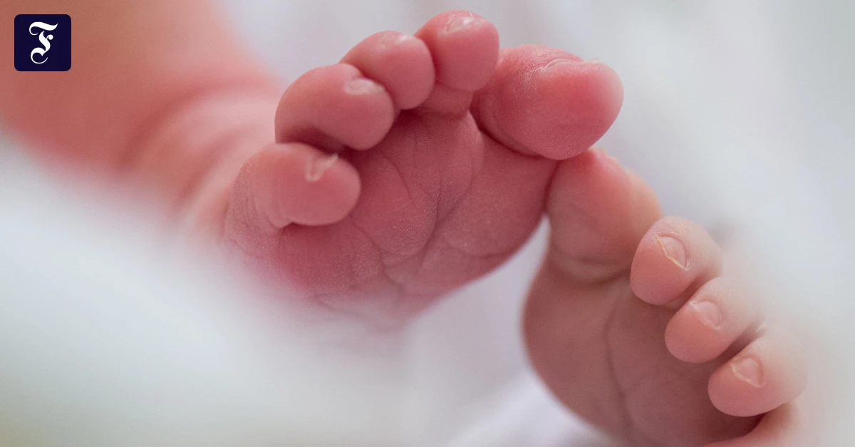 Baby schwer verletzt: Vater aus Mühlheim wegen versuchter Tötung ...