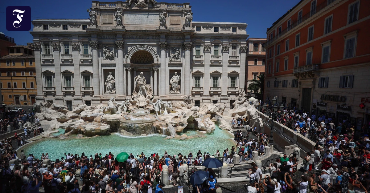 Rom: Touristin aus Paraguay badet im Trevi-Brunnen | FAZ