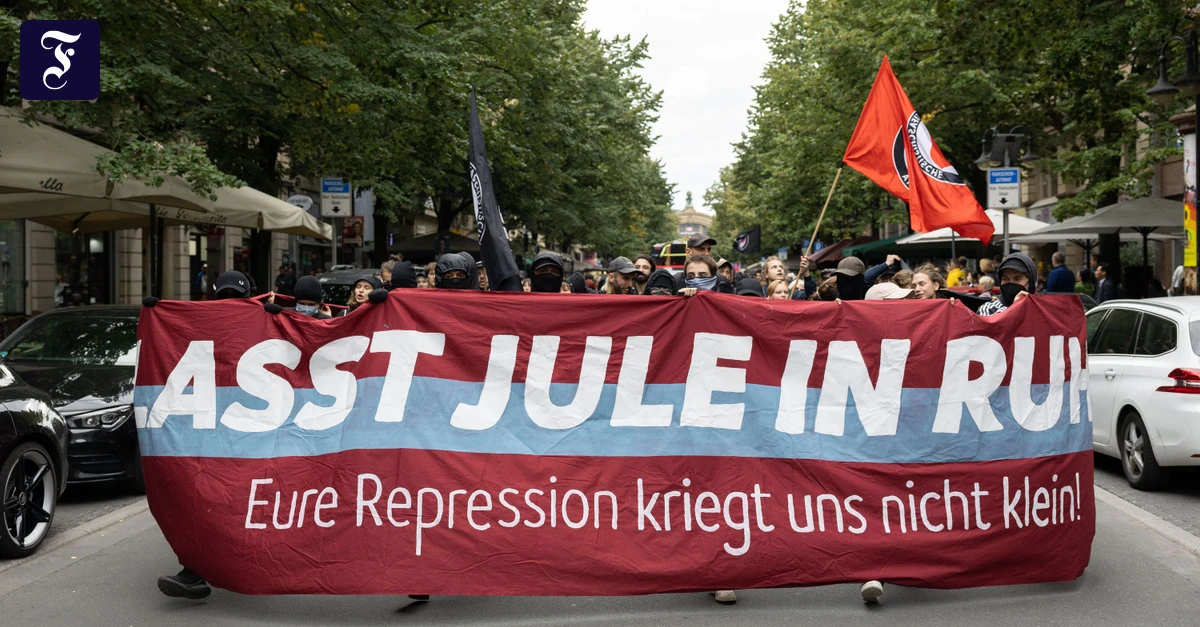 Solikreis Jule Liebig demonstriert gegen Polizei in Frankfurt | FAZ