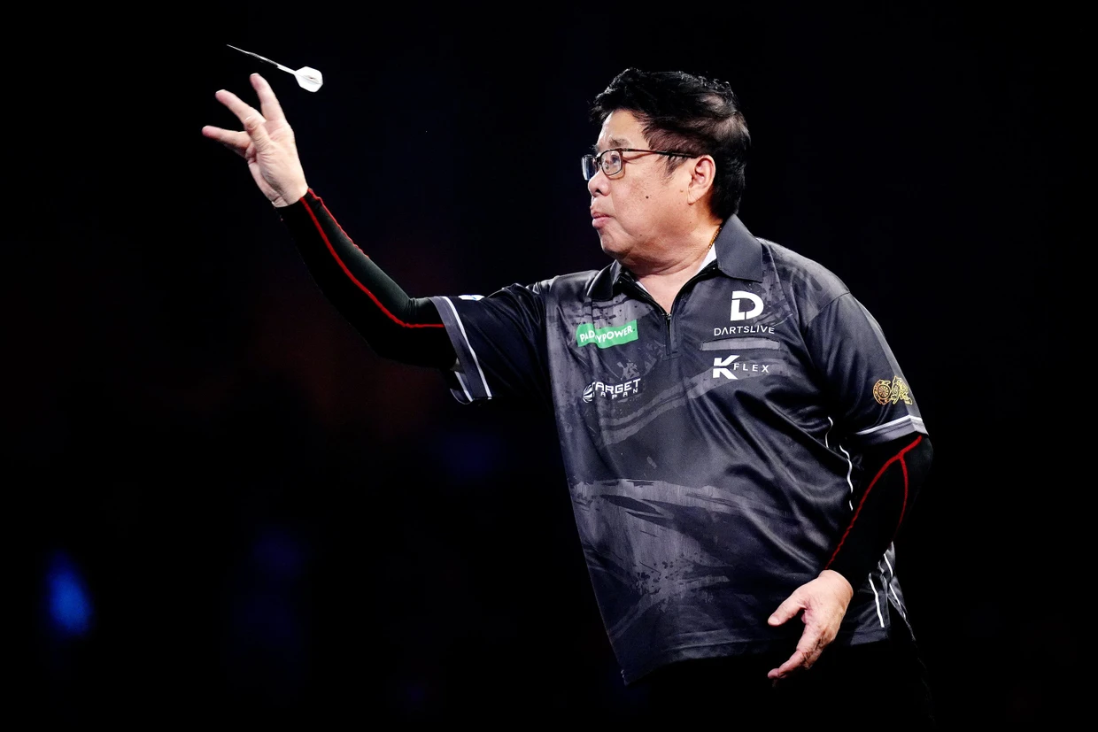 Darts-WM 2025 im Londoner Ally Pally: 71-Jähriger Paul Lim in Runde 2 | FAZ