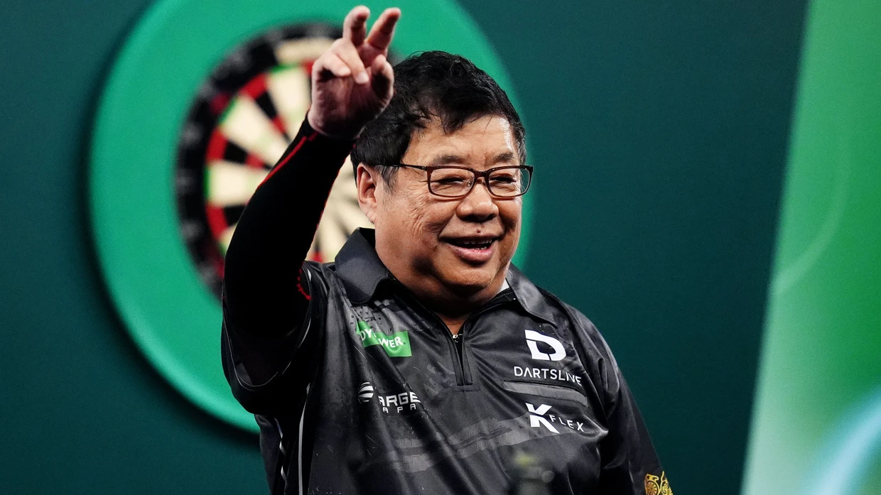 Paul Lim sorgt für Aufsehen: Mit 71 Jahren bei der Darts-WM: „Legende ...