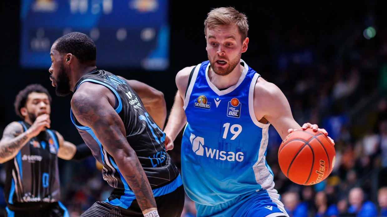 Frankfurt gewinnt in BBL: Die Skyliners finden ihre Basketball ...