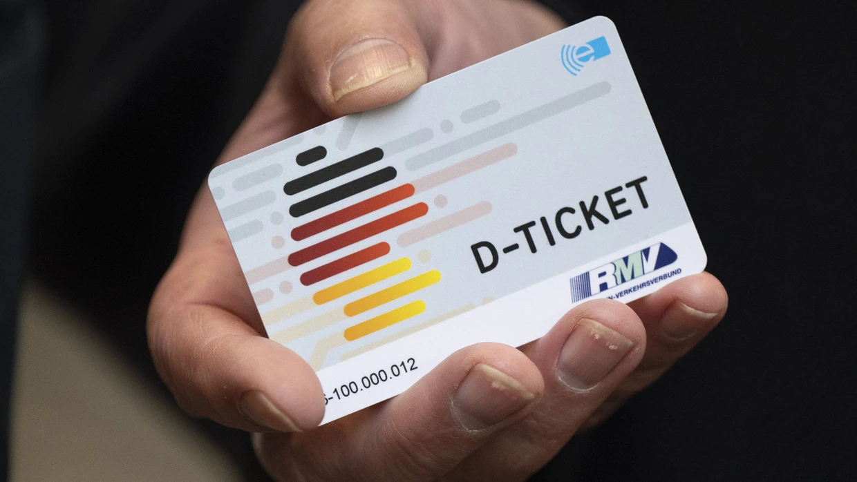 Deutschland-Ticket beim RMV: Was bei Online-Zahlungen zu beachten ist | FAZ