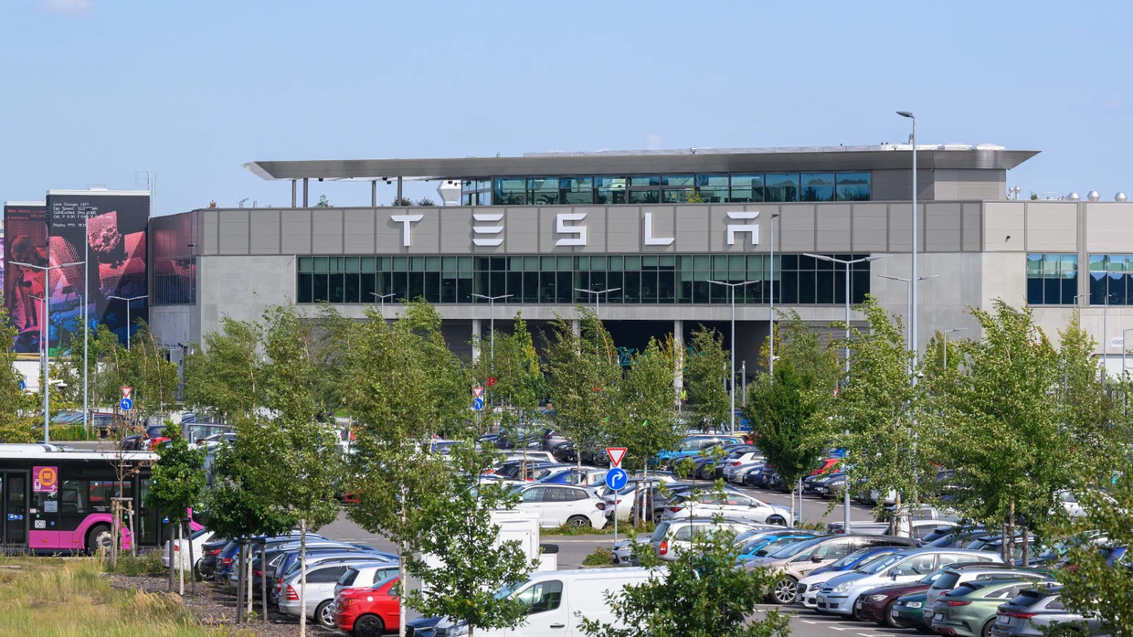 Brandenburg: Wie die IG Metall Einfluss auf Tesla nehmen will | FAZ