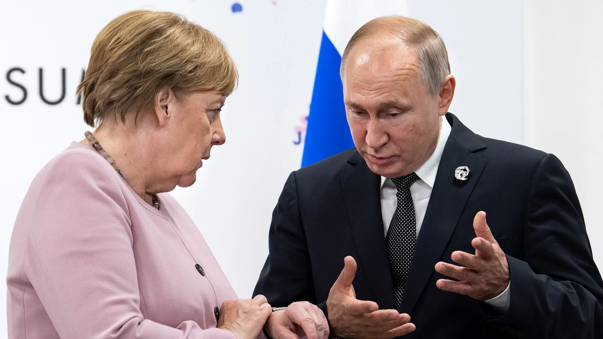 Waum Angela Merkel gegen einen schnellen NATO-Beitritt der Ukraine war ...