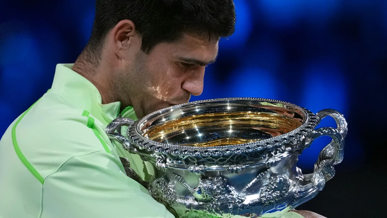 Carlos Alcaraz besiegt Novak Djokovic: Australian-Open-Titel 2026 | FAZ