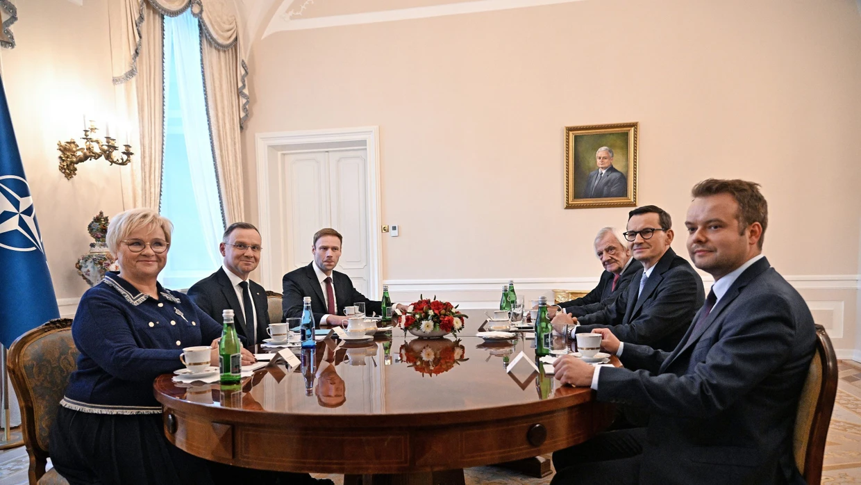 Duda verzögert zugunsten der PiS eine Regierung Tusk | FAZ