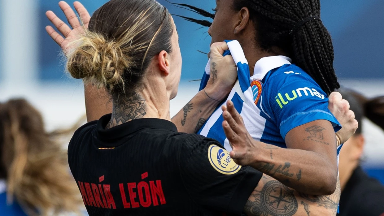 FC Barcelona: Hat Maria Leon ihrer Gegnerin in den Schritt gefasst? | FAZ