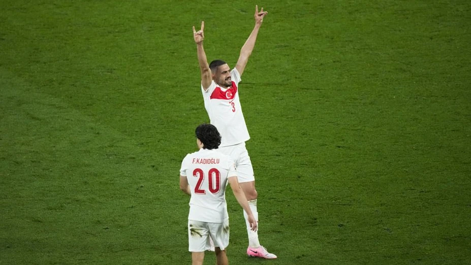 EM 2024: Wolfsgruß von Merih Demiral wirkt wie Brandbeschleuniger | FAZ