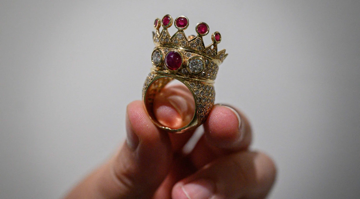 Ring von 2Pac für eine Million Dollar versteigert | FAZ