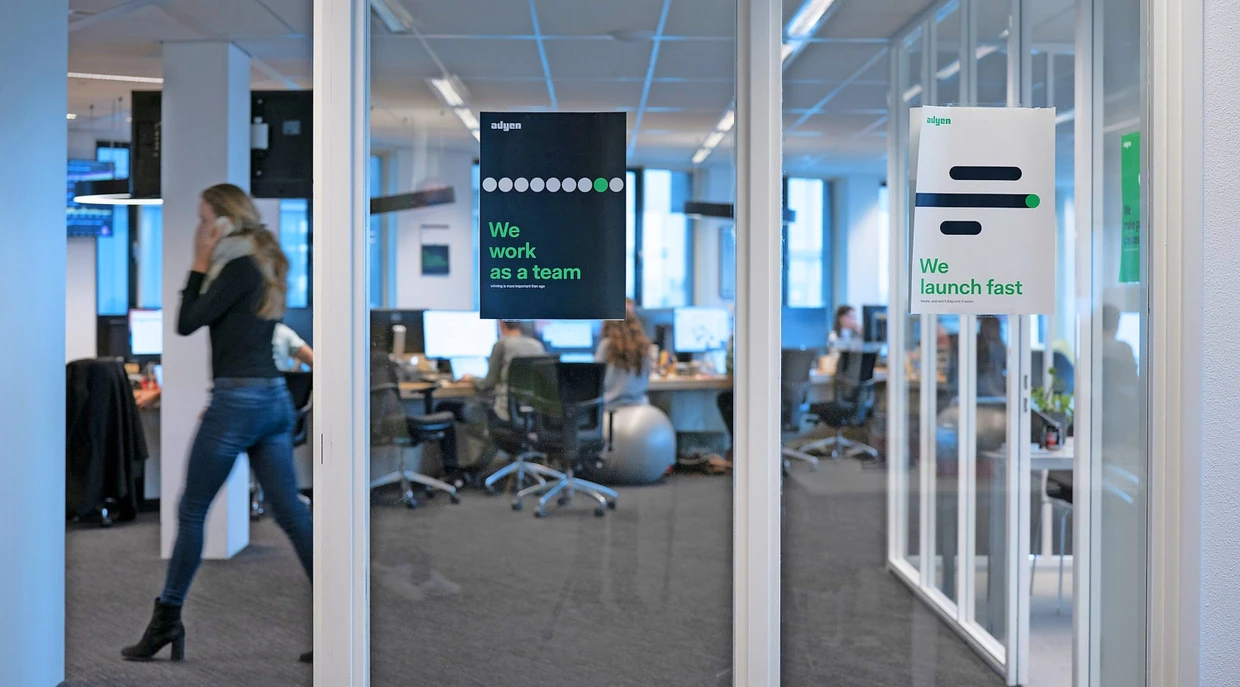 Zahlungsabwickler Adyen erlebt starken Kurseinbruch | FAZ