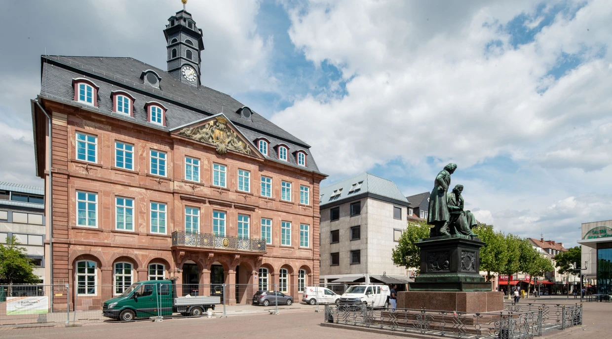 Hanau will Kreisfreiheit und stimmt dem Vertrag dafür zu | FAZ