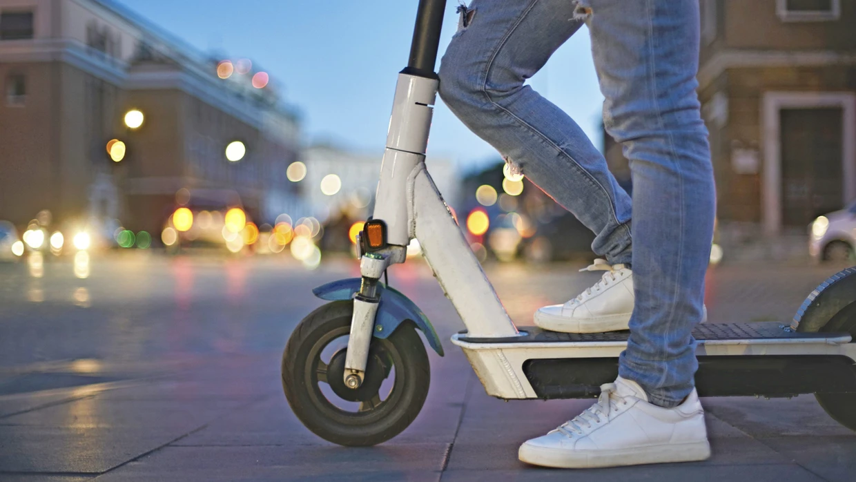 Wann sich ein eigener E-Scooter lohnt und was außer den Kosten noch ...