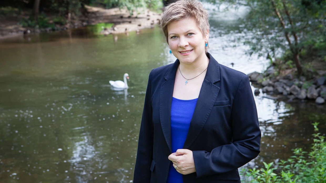 Alrun Kopelke: „Hessenschau“-Moderatorin wird Pfarrerin | FAZ