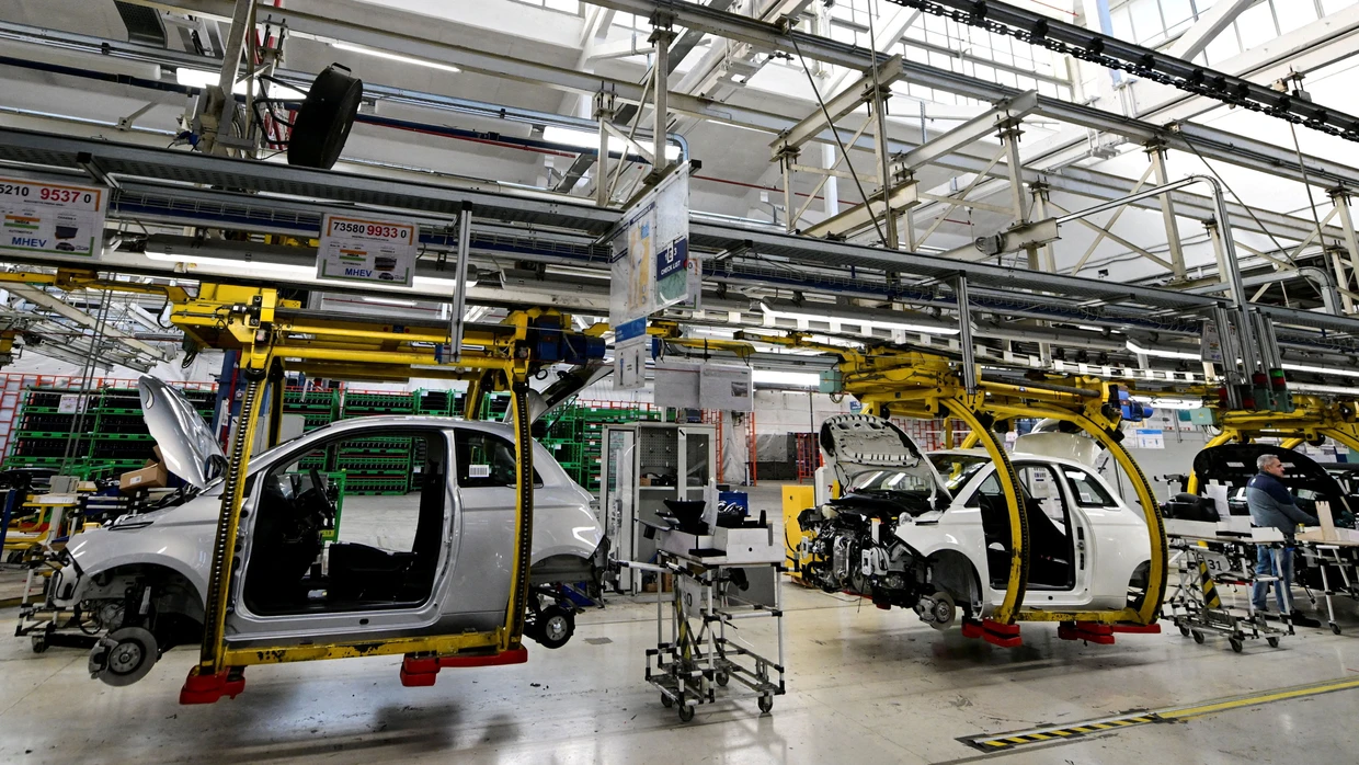 Stellantis streicht E-Autos und schreibt Milliarden ab – der Aktienkurs ...