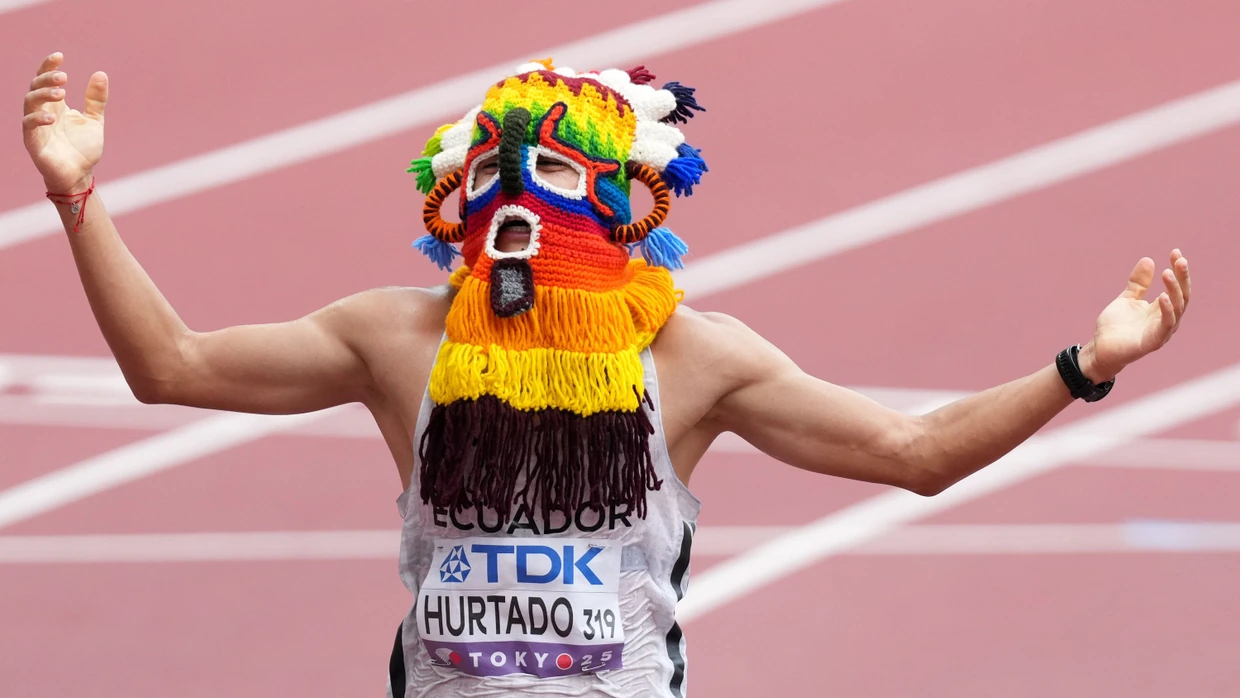 Leichtathletik-WM: Geher David Hurtado kommt mit Maske ins Ziel | FAZ