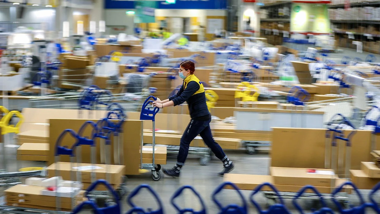 Geschäftsgang bei IKEA: Drive-in im Möbelhaus | FAZ