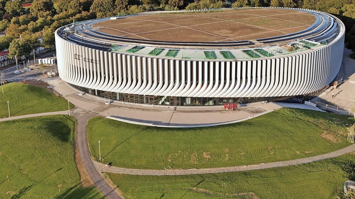 SAP Garden München: „Ein Red-Bull-Mitarbeiter lässt sich als Imker ...