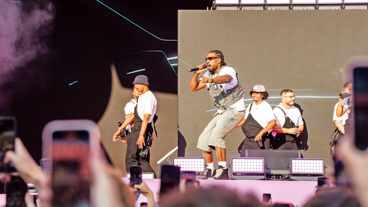 Rap und Mode vereint: Bouzalim und Reezy beim „6pm-Festival“ | FAZ