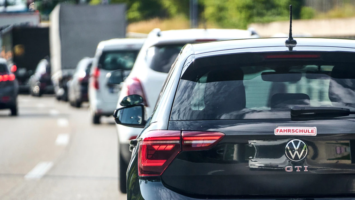 Günstiger Führerschein: Fahrschulen fehlen Kunden, weil sie auf die ...