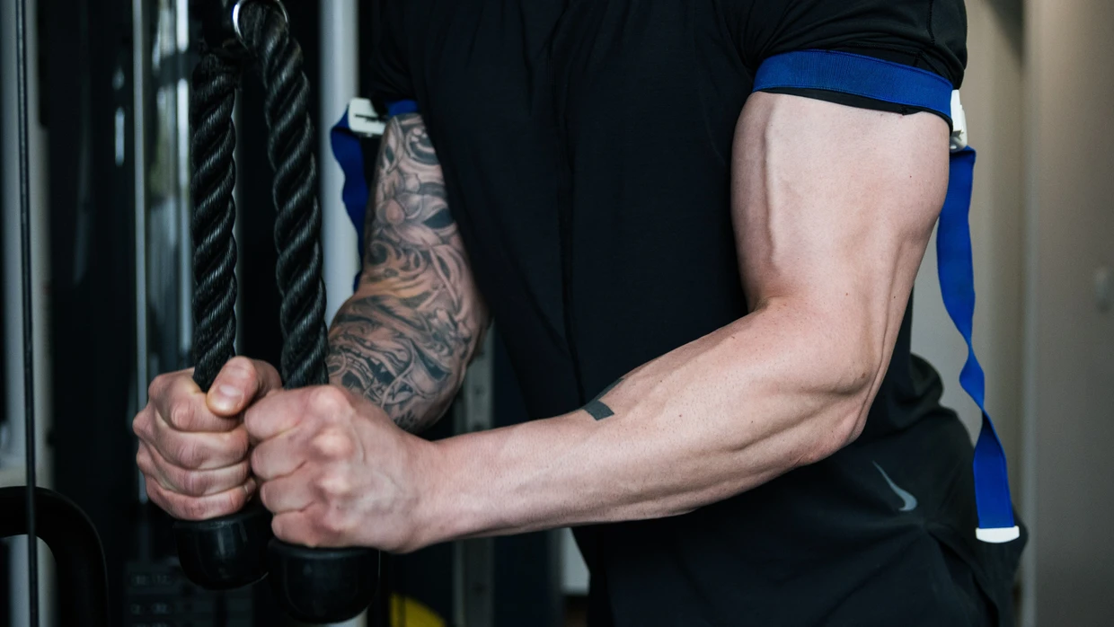 So hilft Blood-Flow-Restriction-Training bei Gelenkschmerzen | FAZ