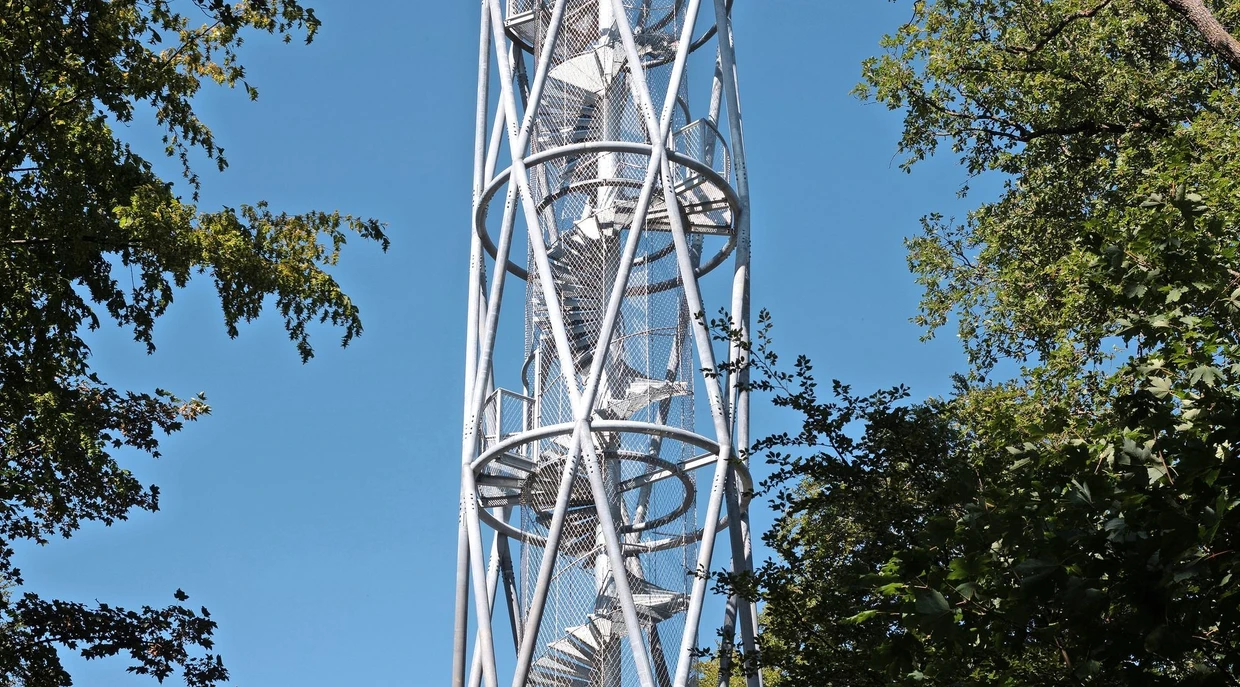 Neuer Aussichtsturm auf Atzelberg bei Kelkheim-Eppenhain | FAZ
