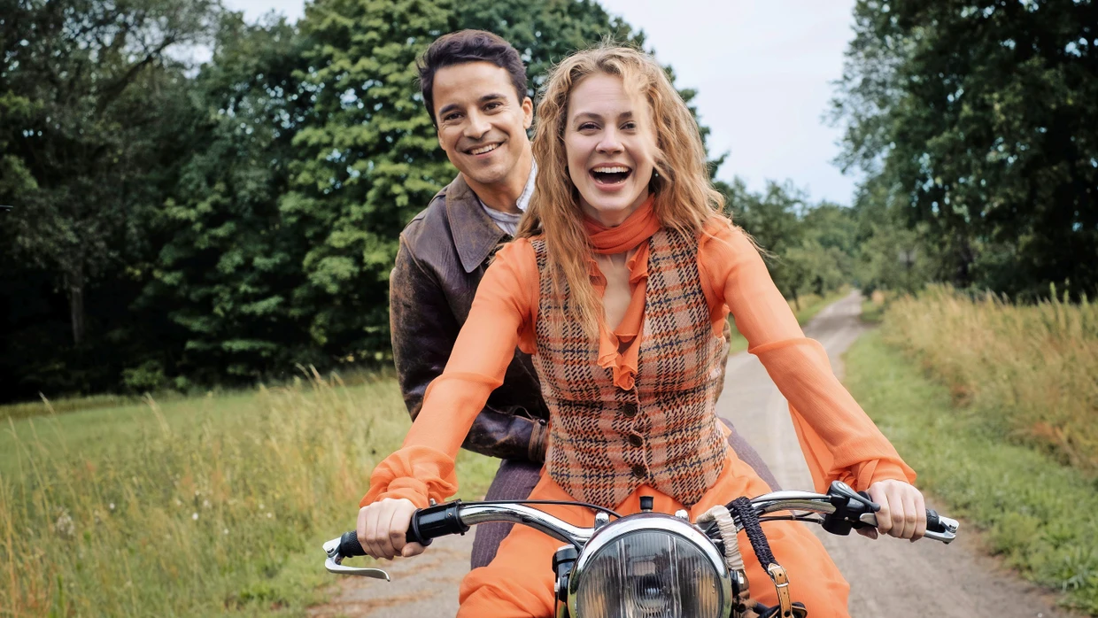 Serie „Miss Sophie – Same Procedure As Every Year“ erfindet die ...