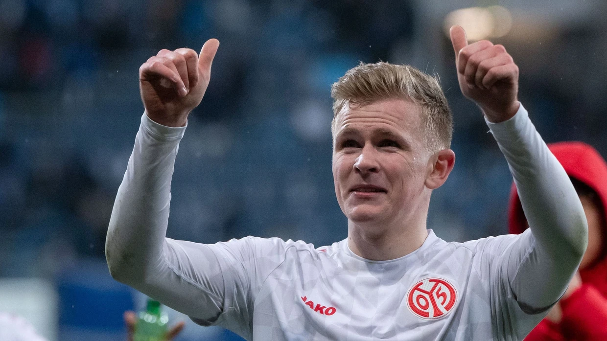 Jonathan Burkardt von Mainz 05 nach langer Leidenszeit endlich befreit ...