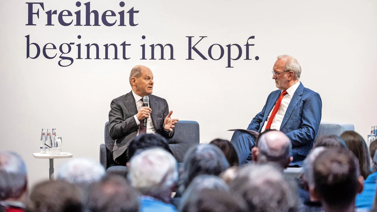 Scholz über Ukrainehilfe: „Wer bezahlt die Rechnung?“ | FAZ