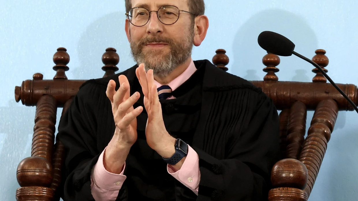 Harvard-Präsident Alan Garber leistet Widerstand gegen Trump | FAZ