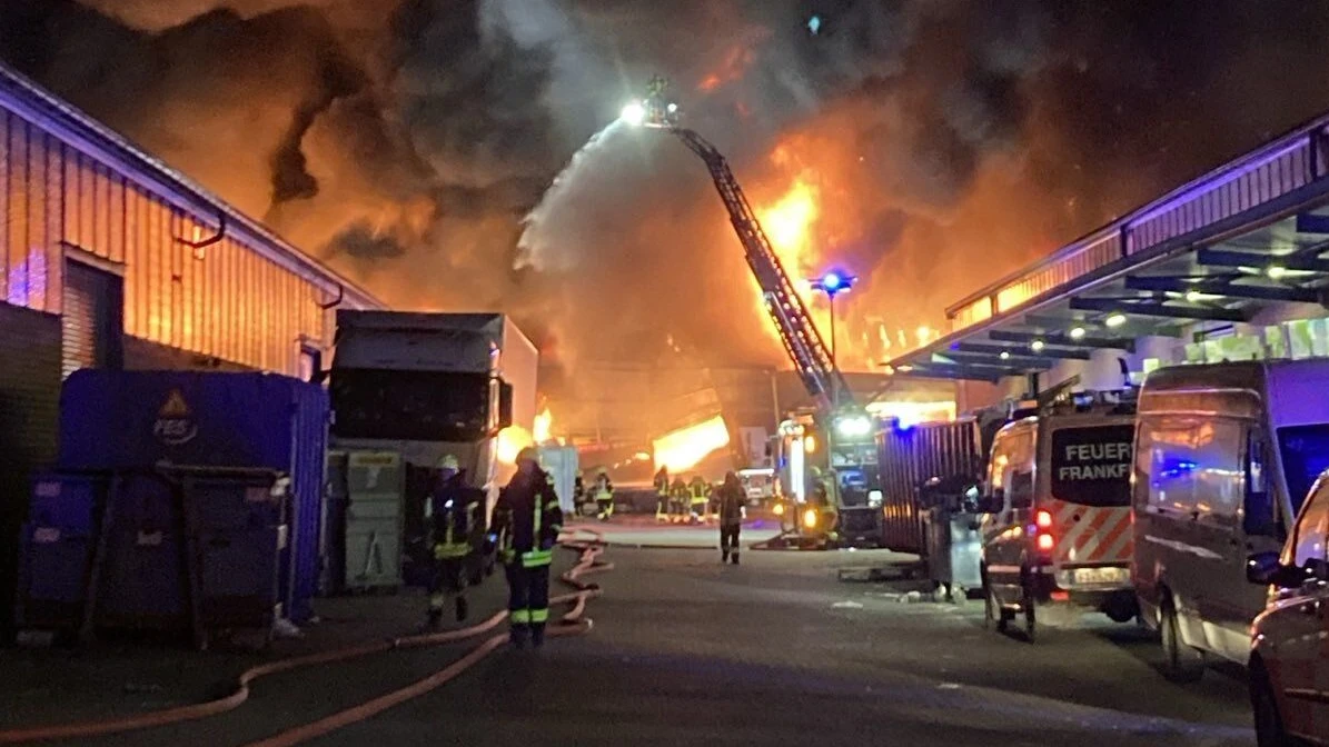 Frankfurt: 4.000 Euro Belohnung für Hinweise zur Brandstiftung in ...