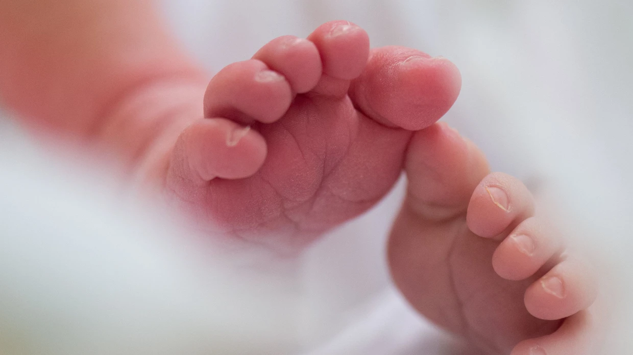 Baby schwer verletzt: Vater aus Mühlheim wegen versuchter Tötung ...