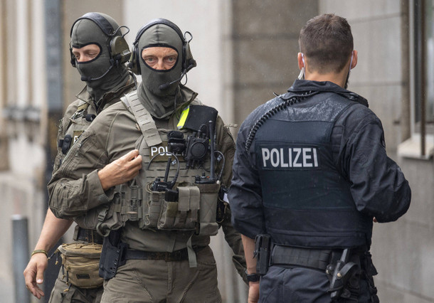 Bilderstrecke zu: Prozess in Frankfurt: Klares Signal der Familie von Walter Lübcke - Bild 3 von ...