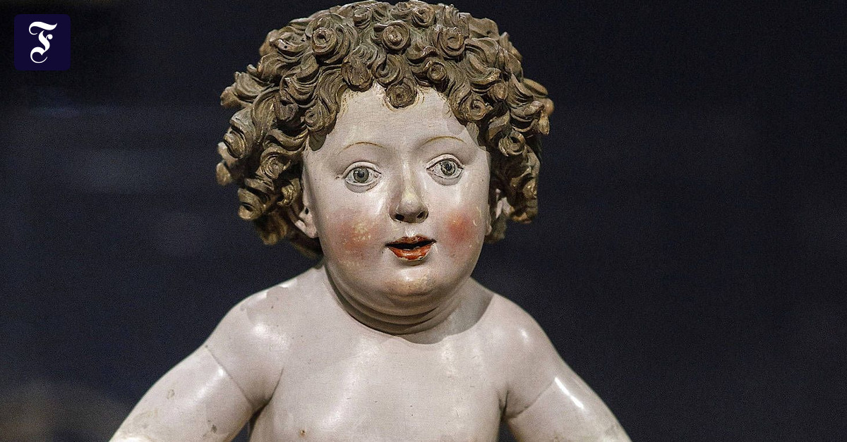 Christuskind im Liebieghaus: Geküsst, geknuddelt und gekleidet