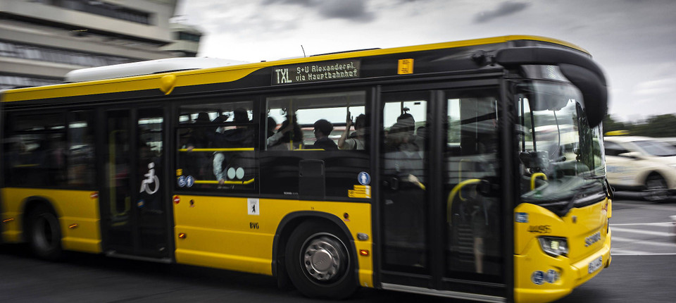 Mit der Berliner Buslinie TXL von Tegel bis Alexanderplatz