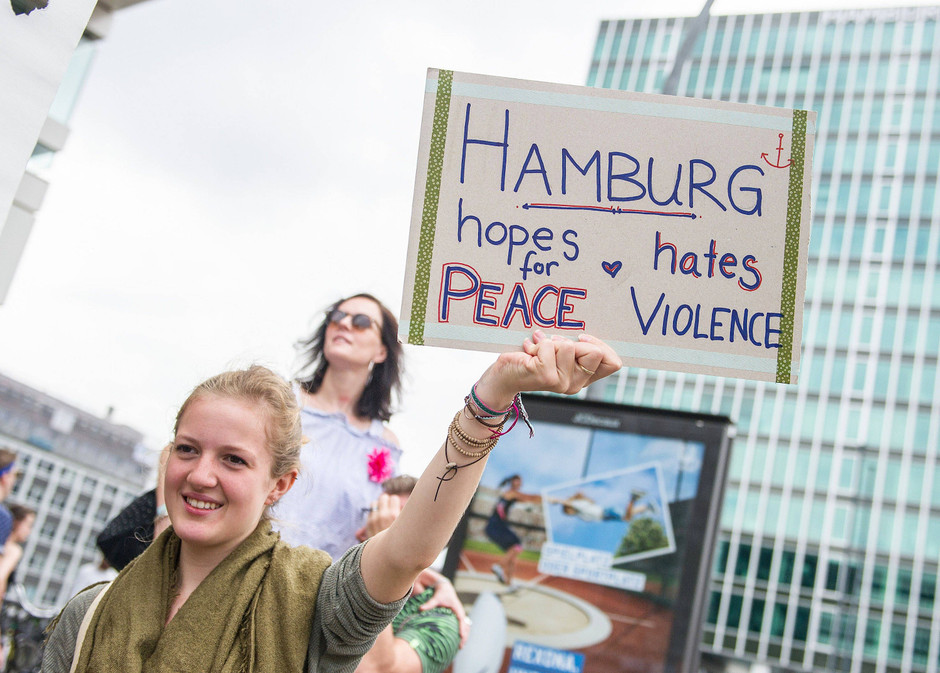 Bildergalerie: Friedlicher Protest: Hamburg kann auch anders - Bild 2 ...