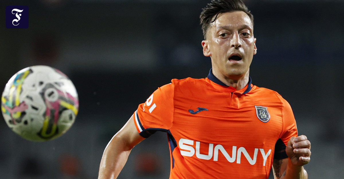 Mesut Özil debütiert für Erdogan-Klub Basaksehir Istanbul