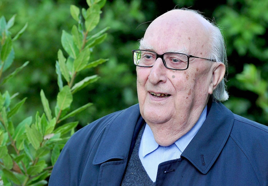 Bild Zu Italienischer Bestsellerautor Andrea Camilleri Ist Tot Bild