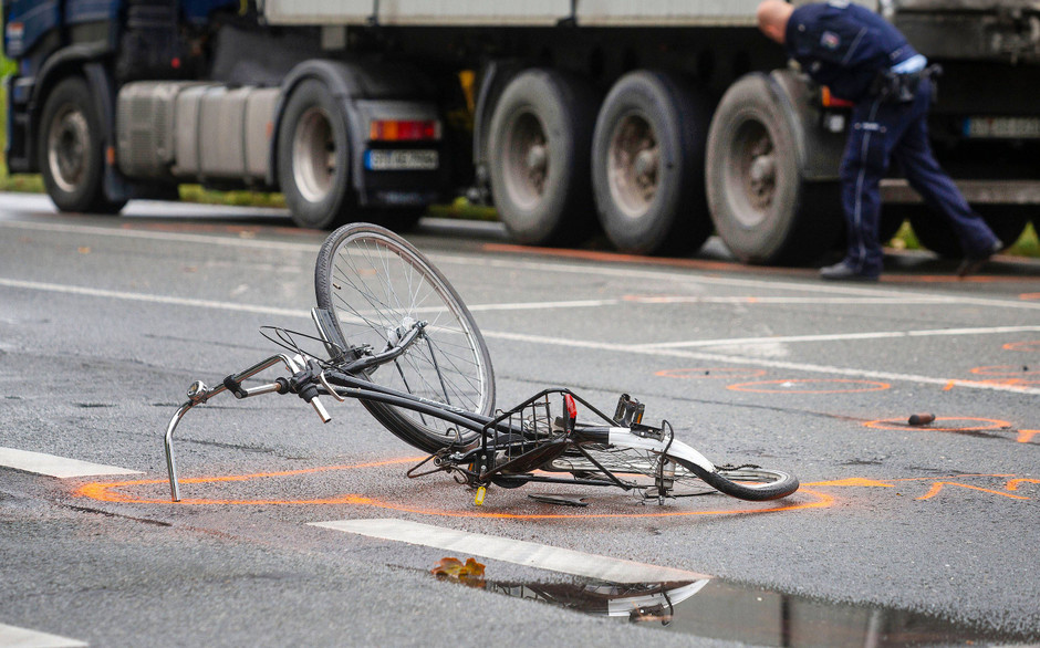 Bild zu: Nach Unfall mit Radfahrer in Bad Vilbel: Gericht stellt Verfahren gegen Autofahrerin ...