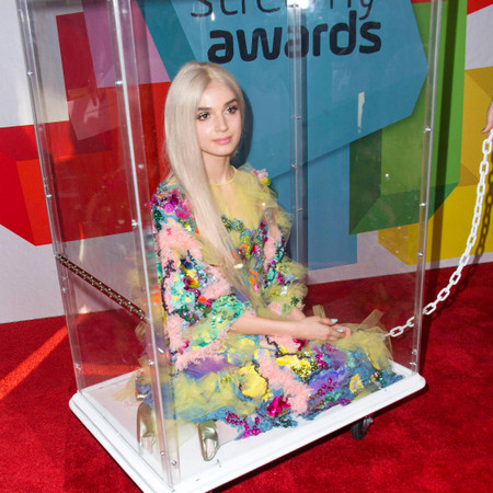 Youtuberin Poppy ist das absurde Gesicht des Internets