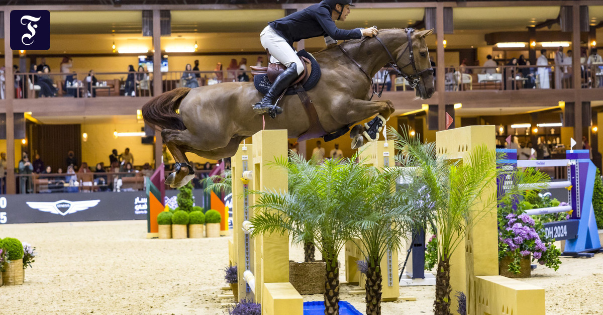 Springreiten in Riad: Trotz Sturz verteidigt von Eckermann seinen Titel
