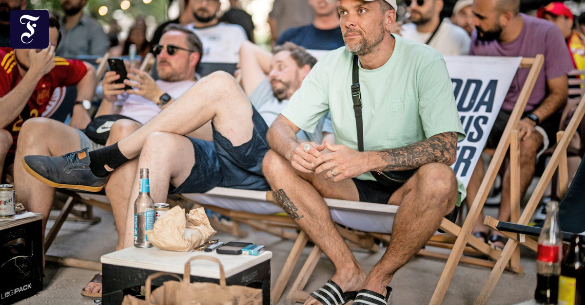 EM 2024: Fußball gucken mit Podcaster Basti Red in Frankfurt