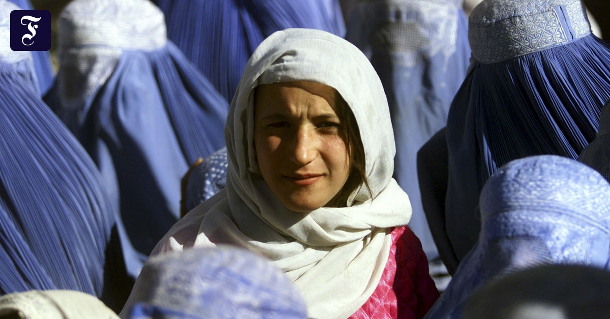 Eine Frau aus Afghanistan berichtet über die Herrschaft der Taliban