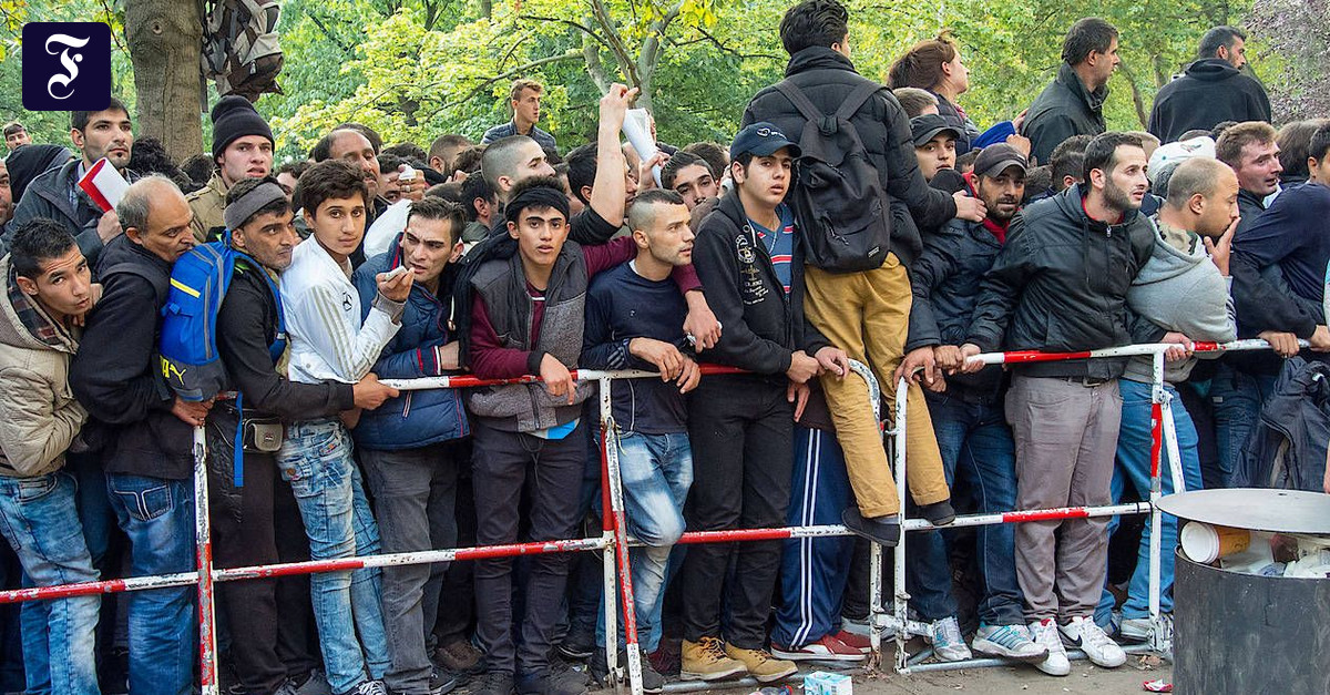 CSU-Innenminister will Flüchtlinge in Krisenstaaten abschieben