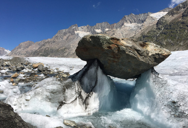 Bilderstrecke zu: Wie der Aletschgletscher in der Schweiz unter dem ...