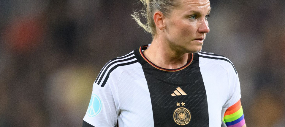 Alexandra Popp trägt Regenbogen-Binde bei DFB-Frauen statt schwarz-rot-gold
