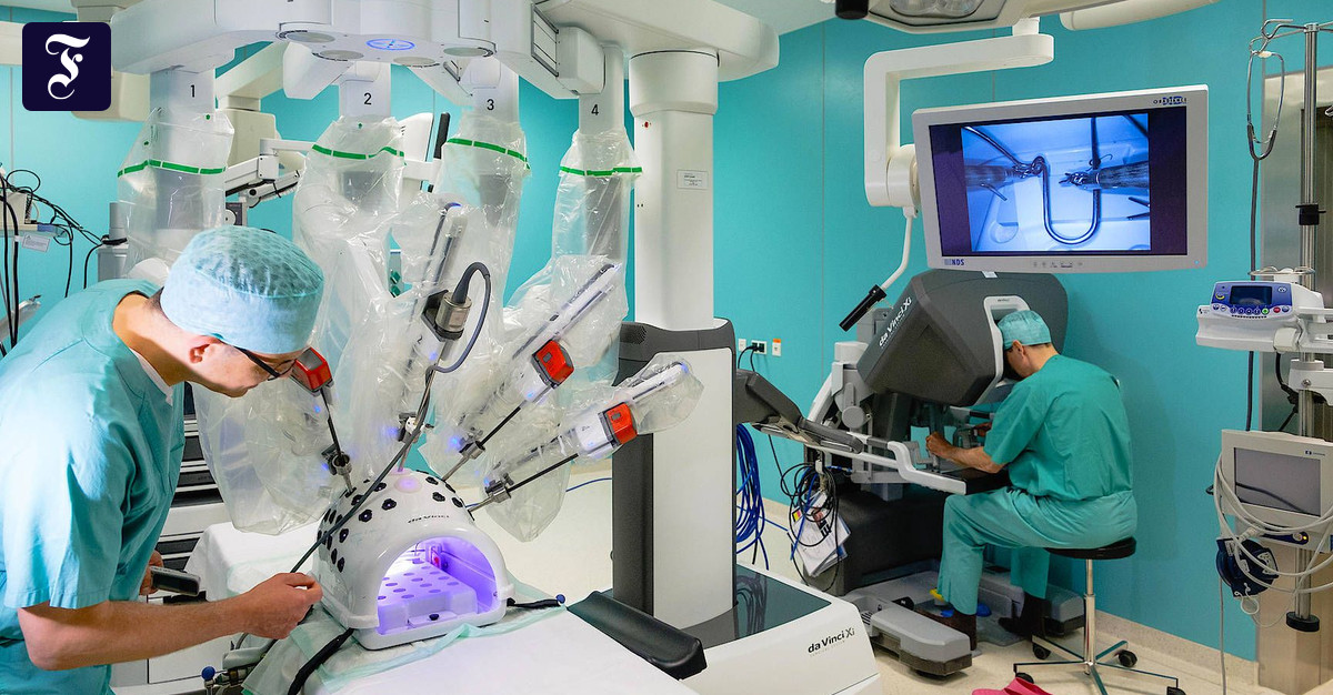 Ärzte in den Hochtaunuskliniken operieren mit neuem Roboter